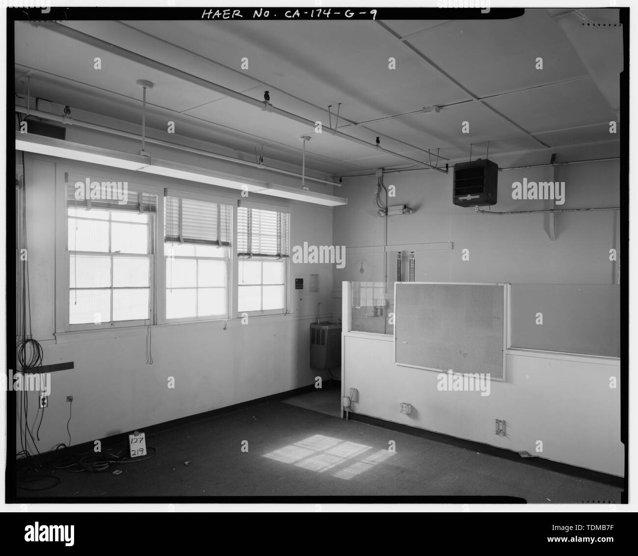 PENTHOUSE OFFICE RECEPTION AREA, UPPER LEVEL, LOOKING INTO NORTHWEST ...