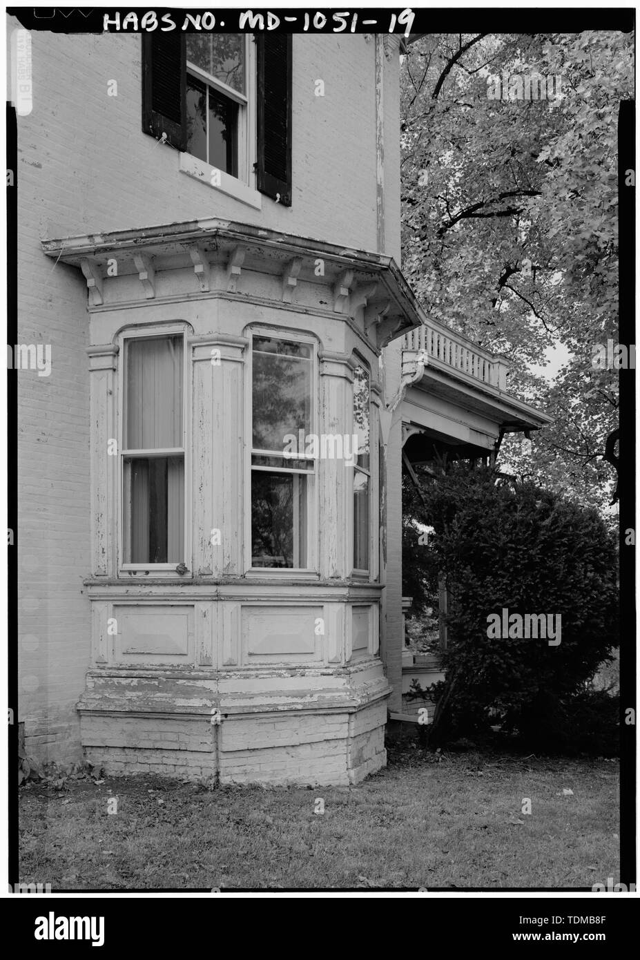 PERSPECTIVE DETAIL VIEW OF BAY WINDOW, NORTHEAST SIDE, LOOKING WEST ...