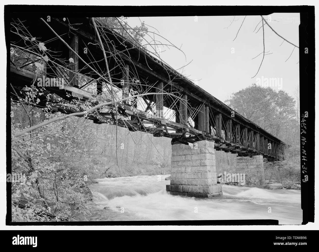 Merrimack river bridge hi-res stock photography and images - Alamy