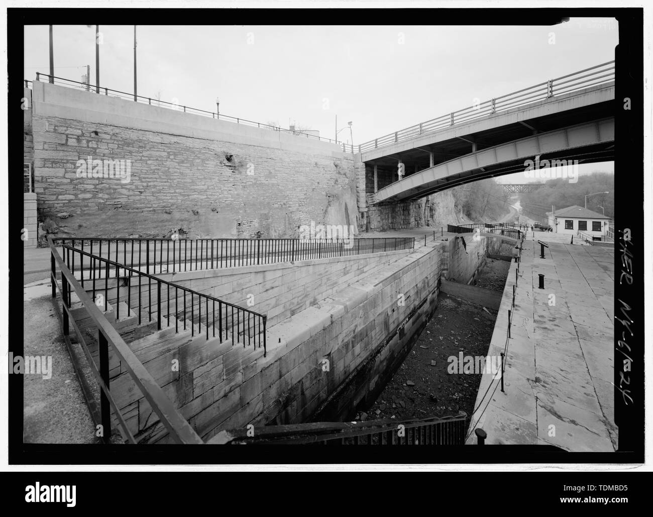 PERSPECTIVE LOOKING NORTH NORTHEAST THROUGH LOCKS 70 (FOREGROUND), 69 ...