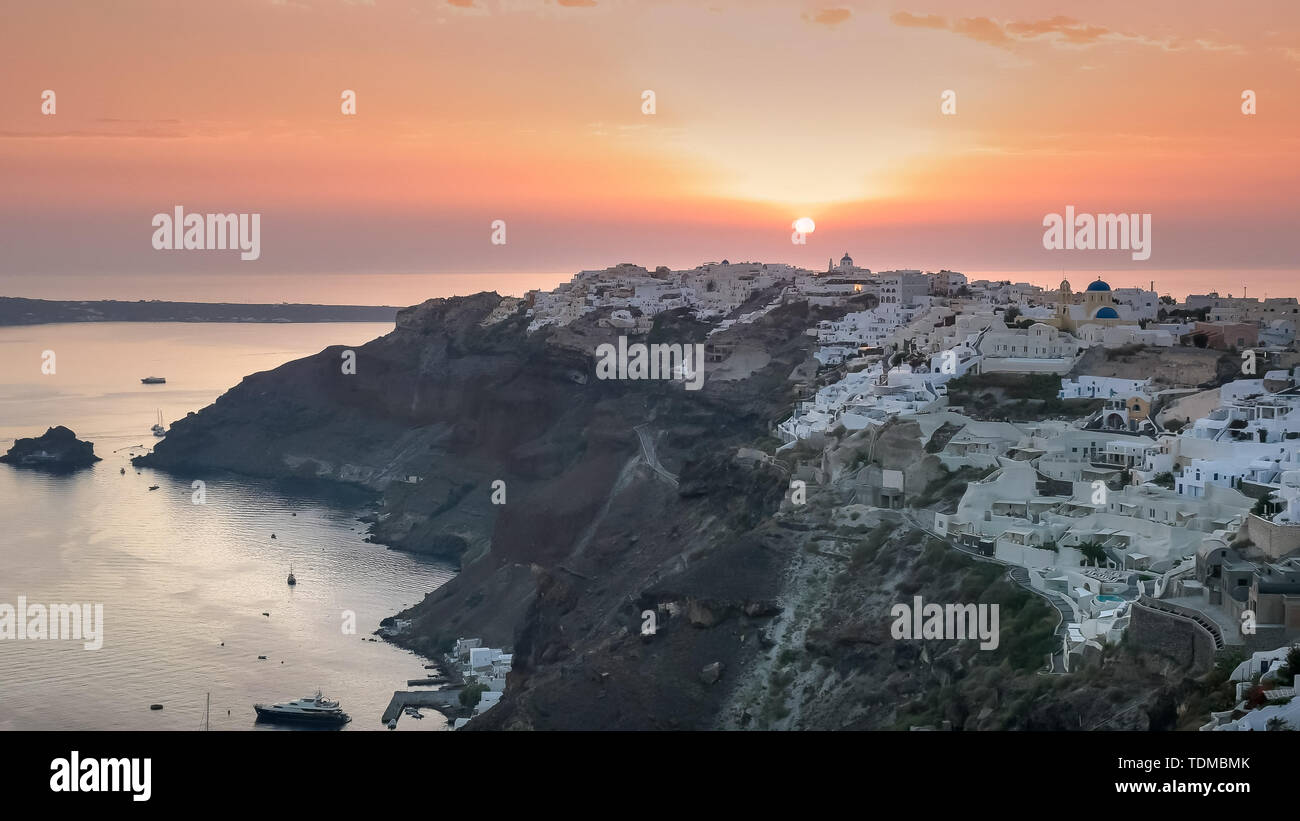 For famous oia sunset on greek island of santorini hi-res stock ...