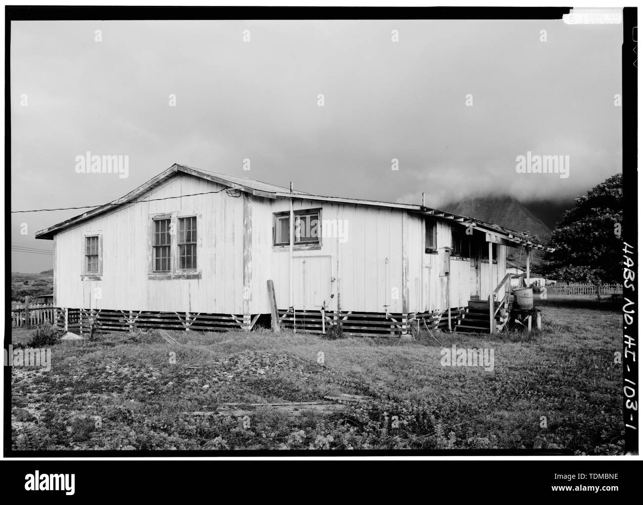 Hawaii beach building Black and White Stock Photos & Images - Alamy