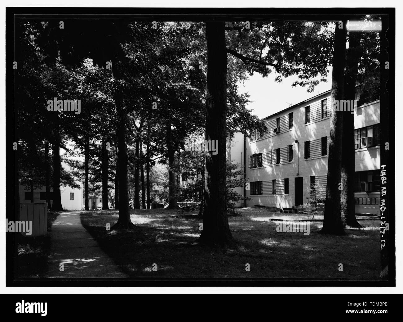PERSPECTIVE VIEW FROM NORTHWEST OF 8-14 PARKWAY (APARTMENT BUILDINGS ...