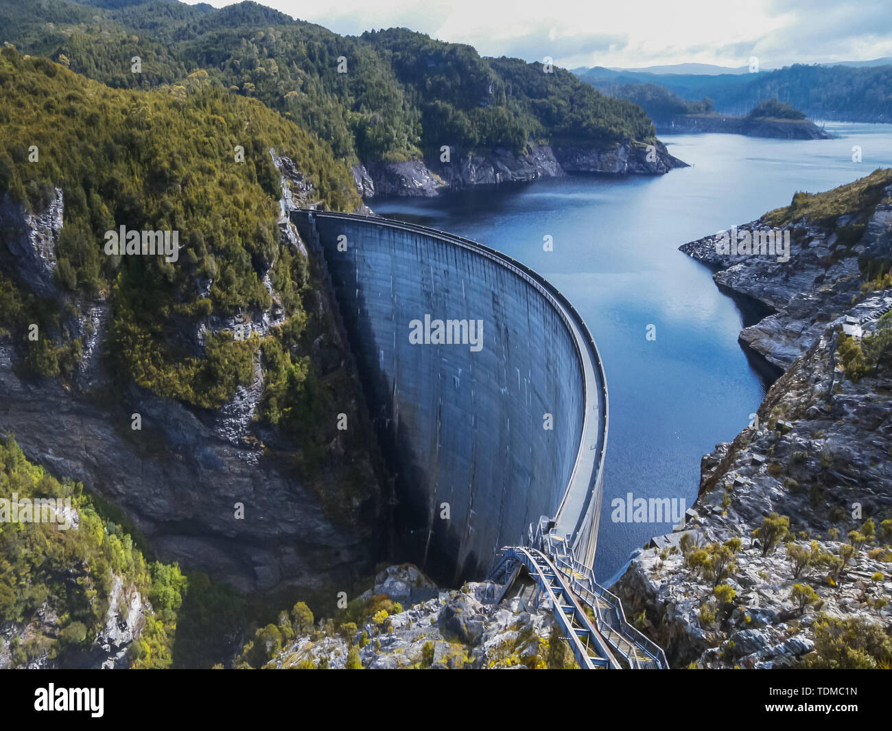 strathgordon hydroelectic dam in south west tasmania Stock Photo - Alamy