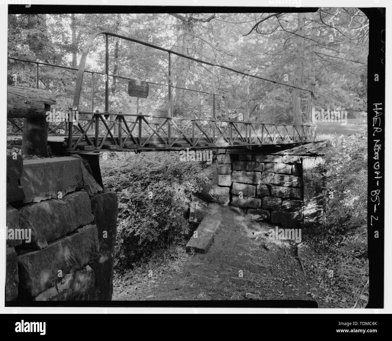 PERSPECTIVE VIEW LOOKING SOUTHEAST - Oak Knoll Park Bridge, Oak Knoll ...