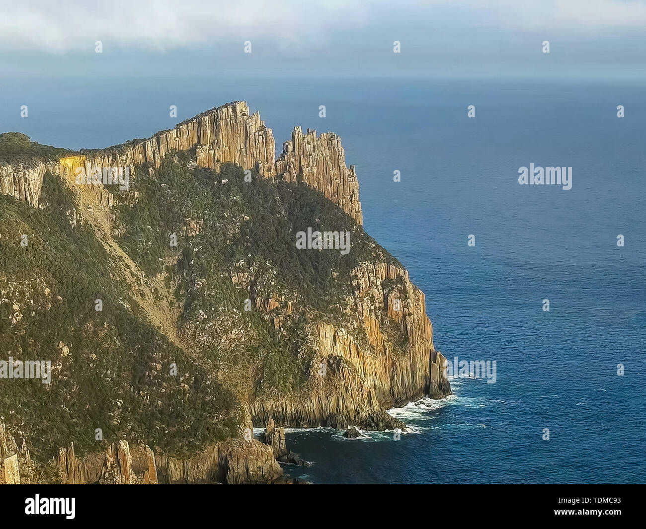 close shot of cape pillar and tasman island at cape pillar Stock Photo ...