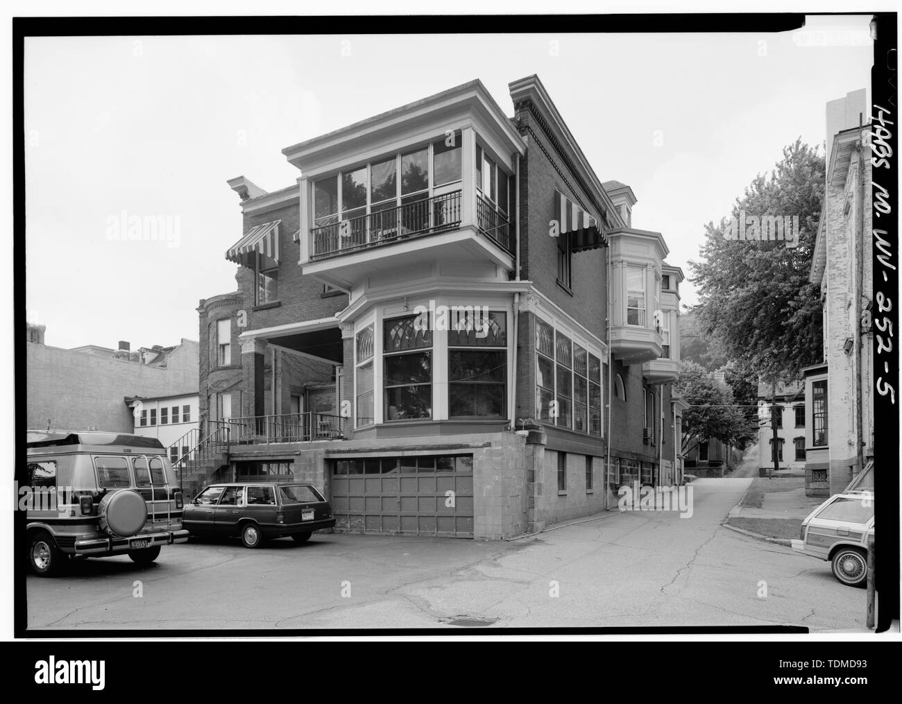 PERSPECTIVE VIEW OF WEST (REAR) AND SOUTH SIDE - Edward Hazlett House ...
