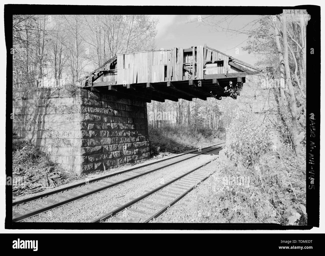 PERSPECTIVE, SOUTH PANEL, LOOKING NORTH. - Rollins Farm Bridge ...