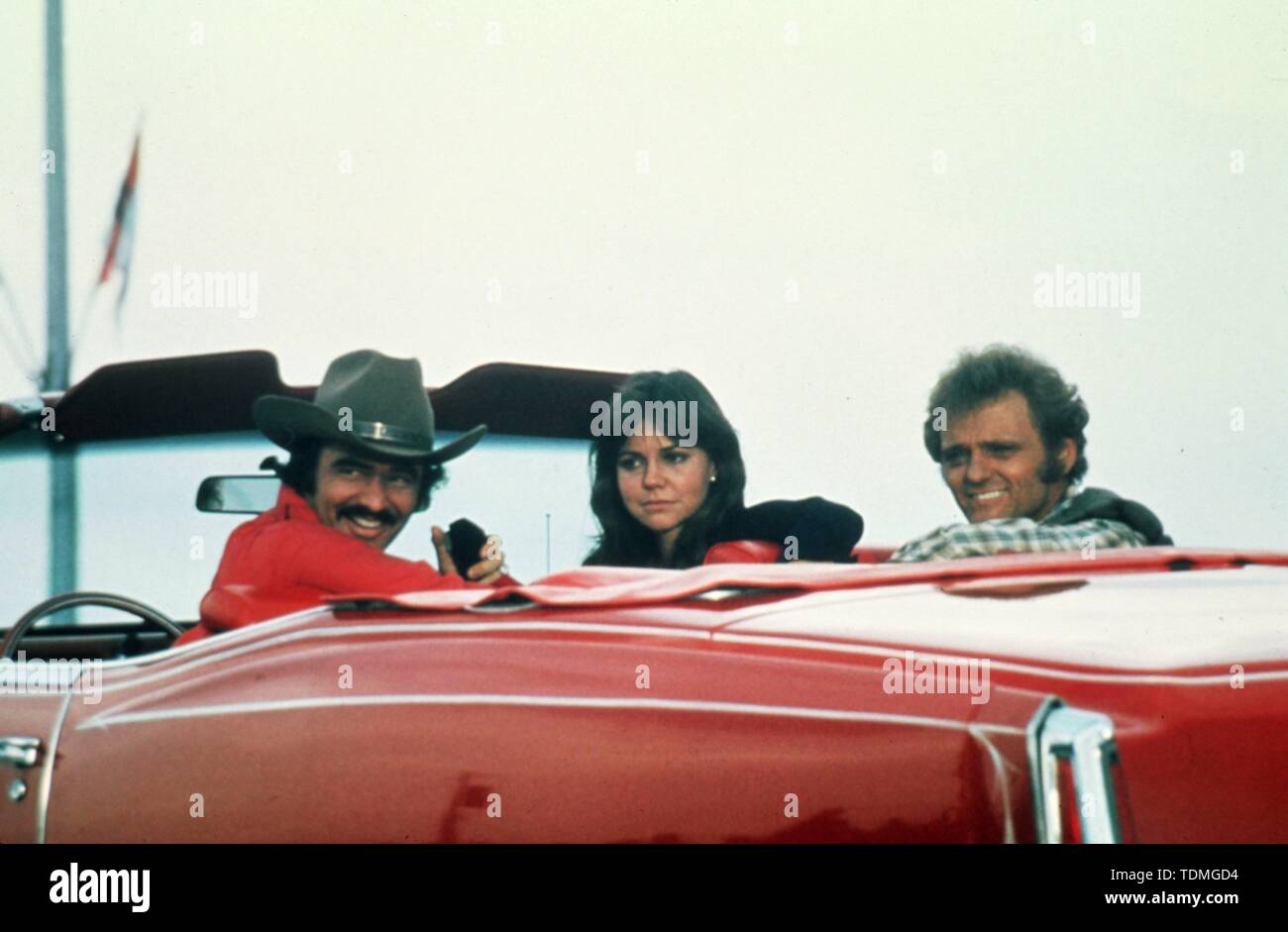 SALLY FIELD , BURT REYNOLDS and JERRY REED in SMOKEY AND THE BANDIT ...