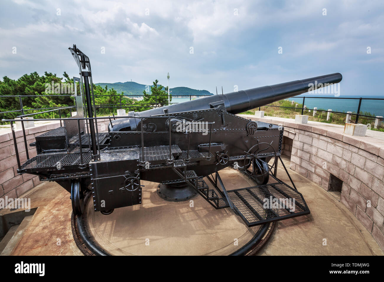 Liugongdao Sino-Japanese War Ancient Battery Cannon Stock Photo - Alamy