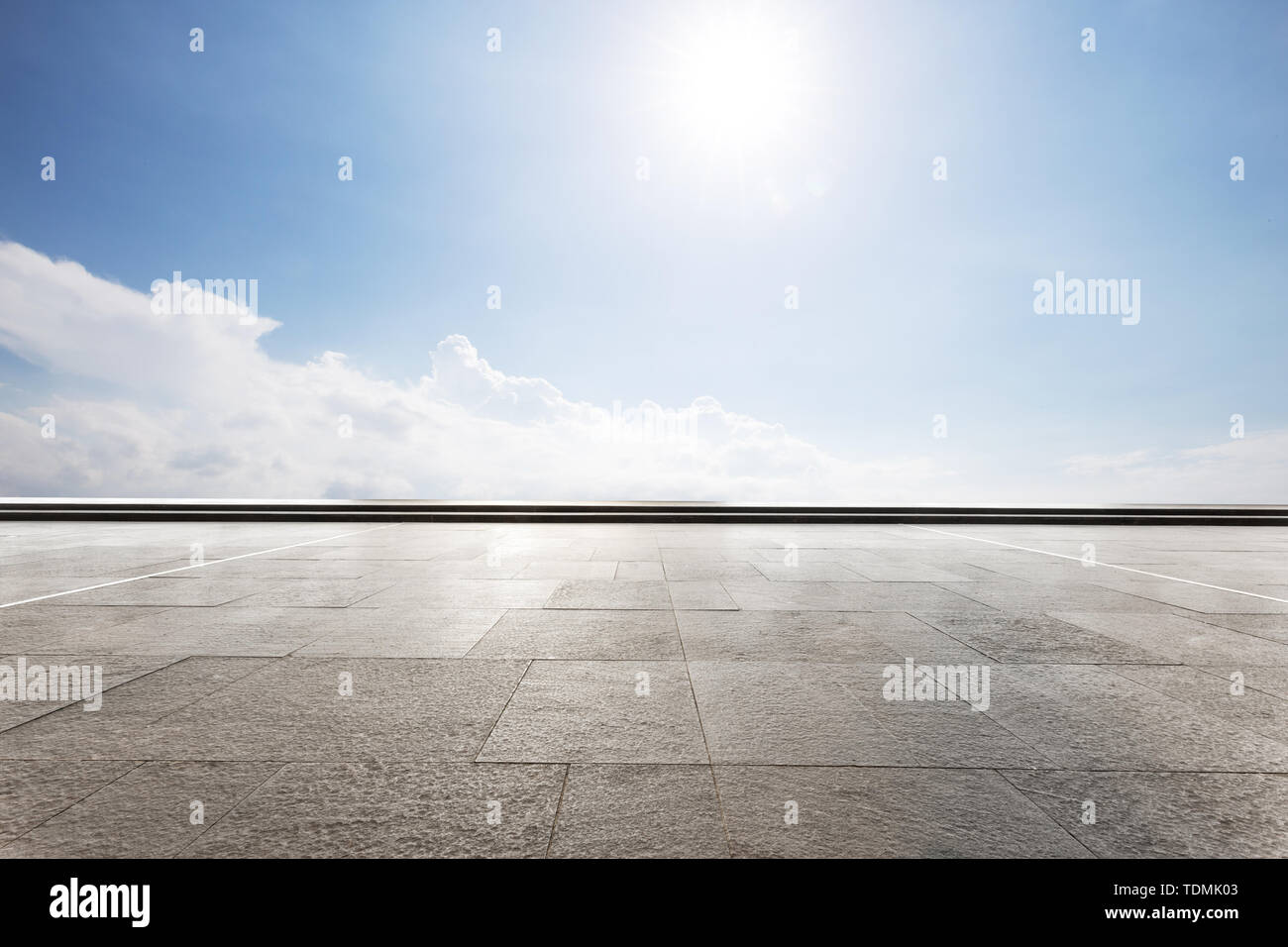 Empty floor hi-res stock photography and images - Alamy