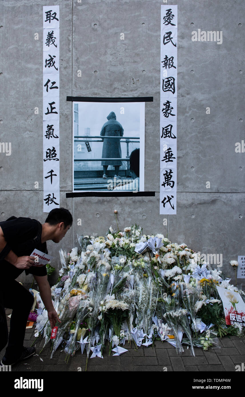 A man pays tribute to a 35-year-old man who fell from a scaffolding the ...