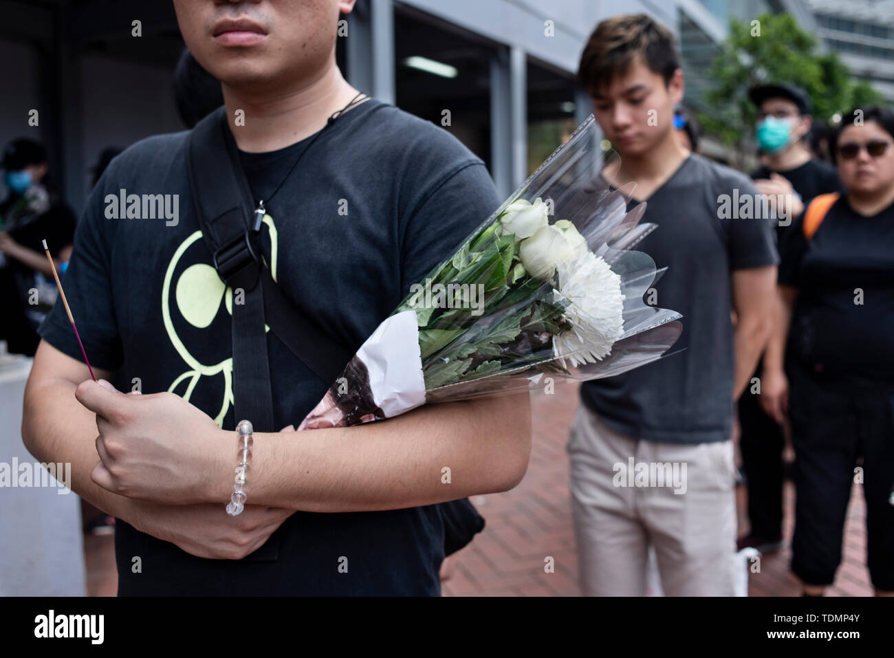 A man pays tribute to a 35-year-old man who fell from a scaffolding the ...