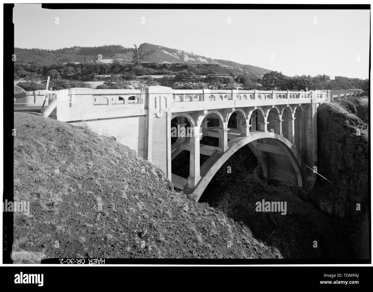 Perspective view from northeast - Dry Canyon Creek Bridge, Spanning Dry ...