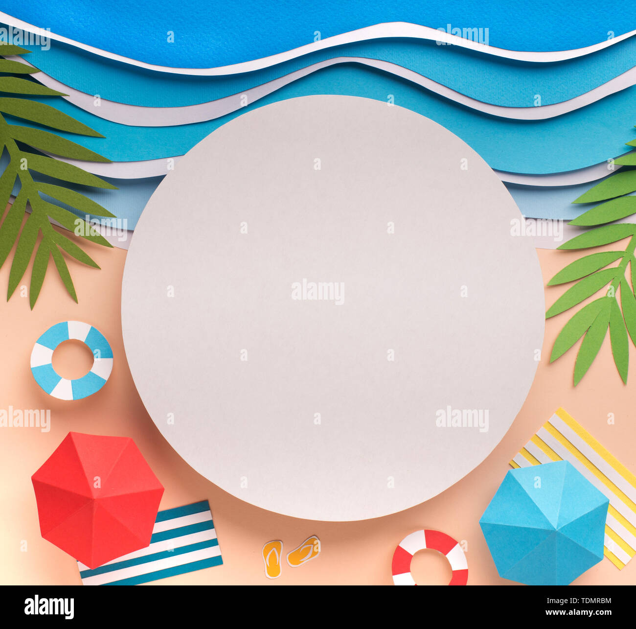 White round blank screen surrounded by sandy beach Stock Photo - Alamy