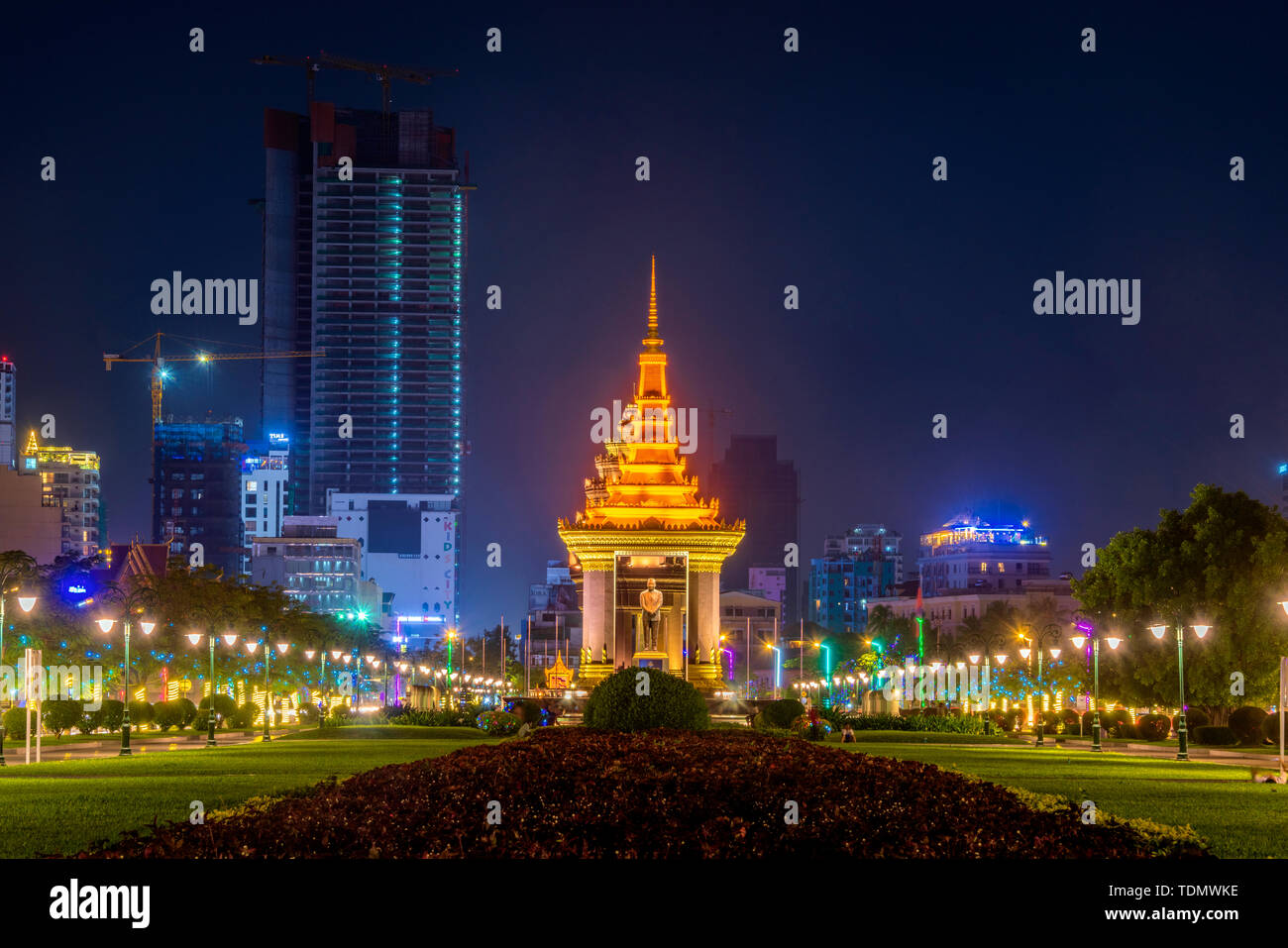 Night view of Independence Square, Phnom Penh, Cambodia Stock Photo - Alamy