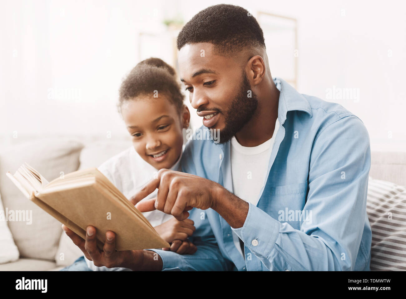 Explaining and pointing hi-res stock photography and images - Alamy