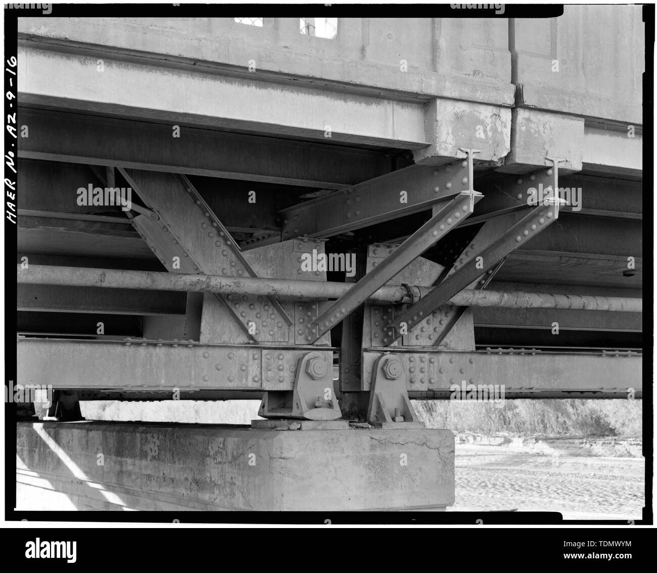 PIER CAP DETAIL, SHOWING EXPANSION AND FIXED BEARING SHOES, BOTTOM ...