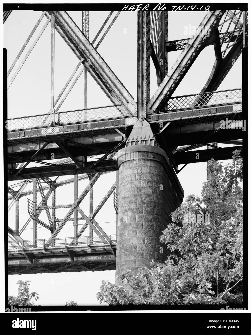 PIER I DETAIL, SHOWING BEARING SHOE CONNECTION. VIEW TO NORTHWEST ...
