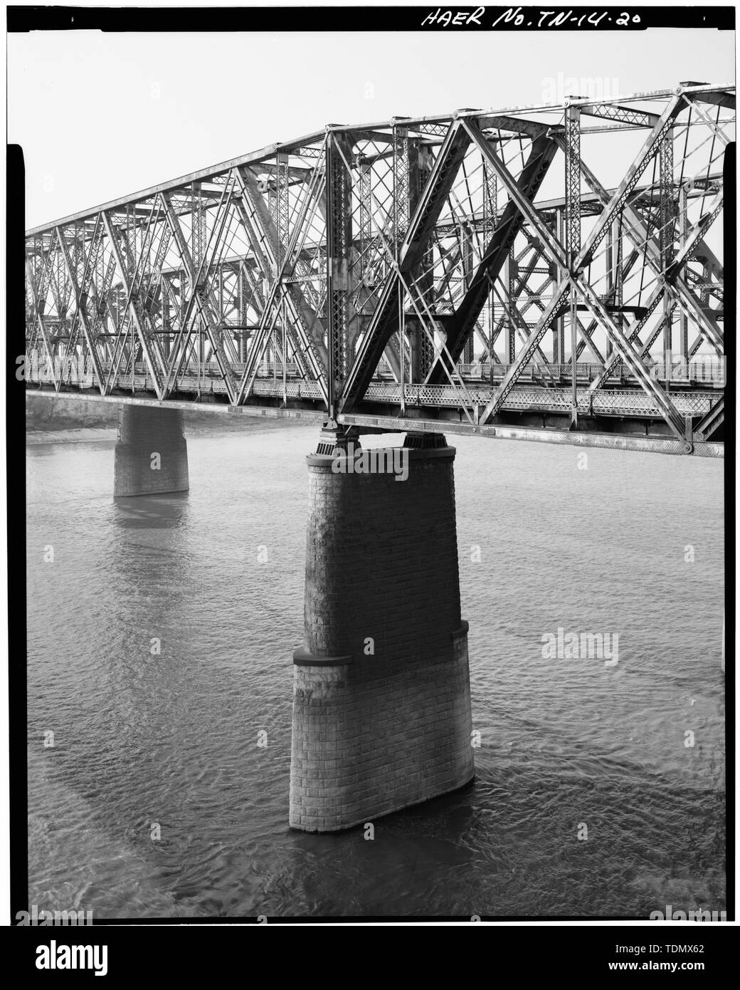 PIER III, WITH PORTIONS OF MIDDLE AND WEST ANCHORAGE SPANS. VIEW TO ...