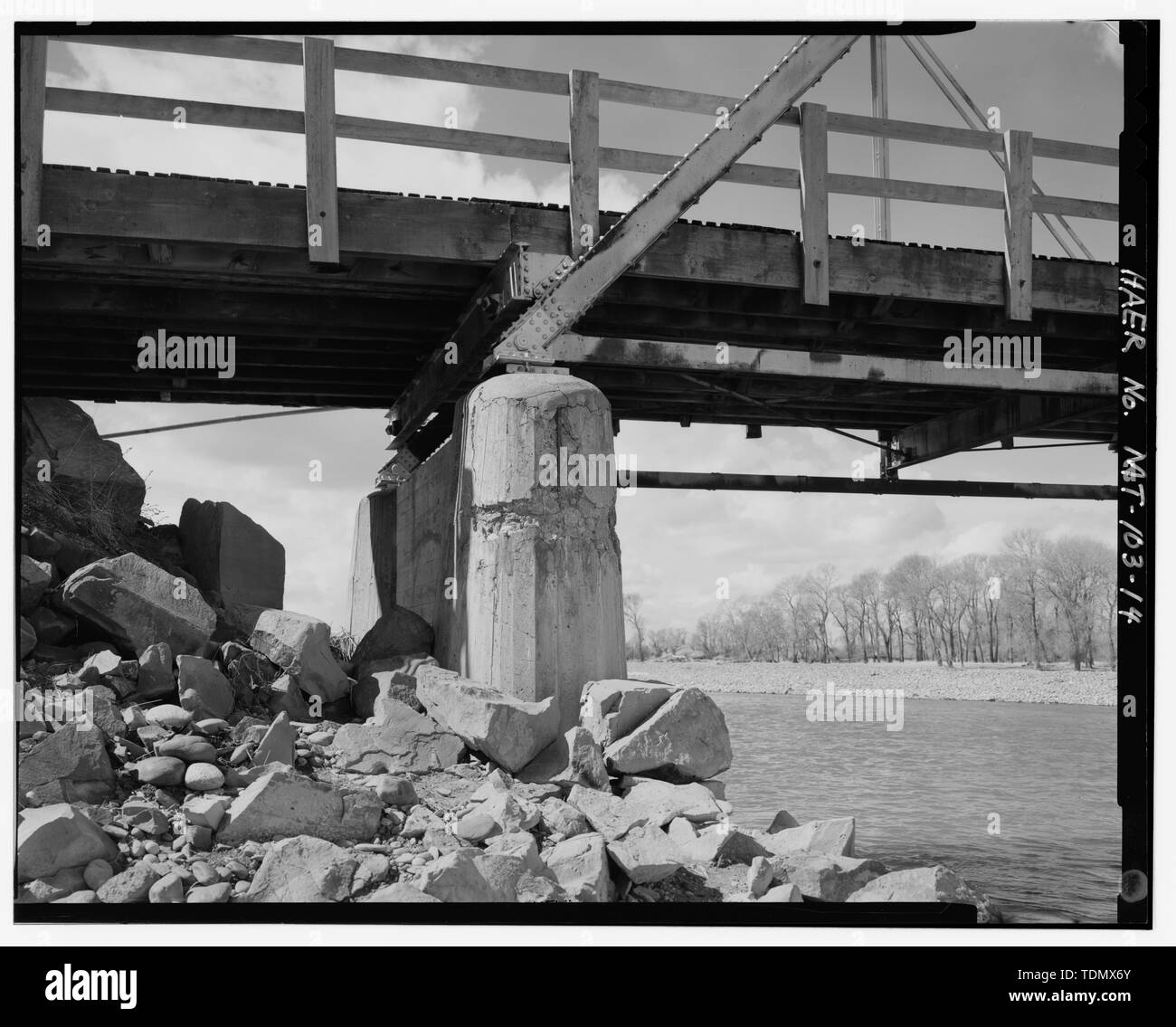 Big timber bridge Black and White Stock Photos & Images - Alamy