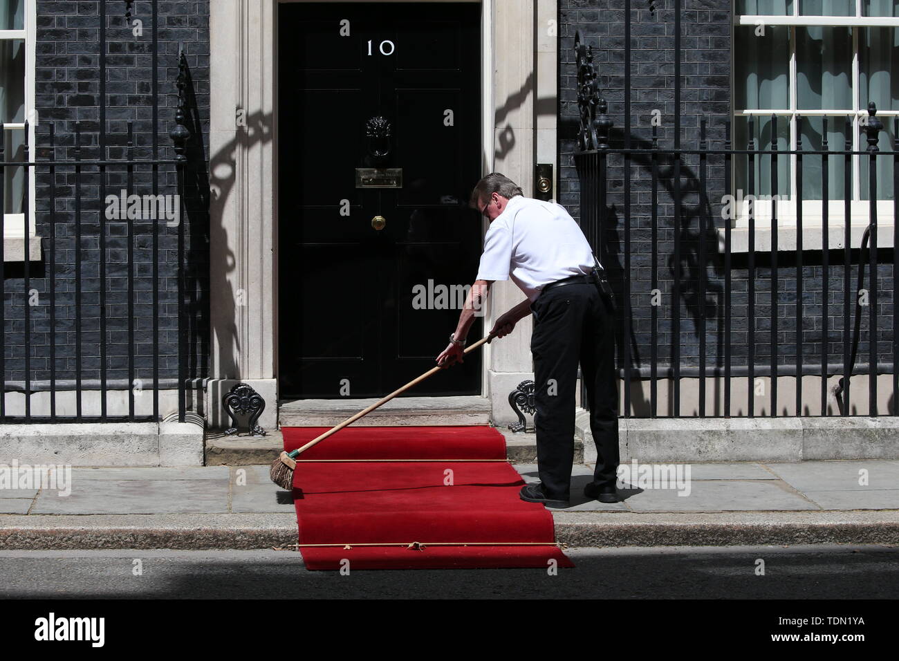Downing street red carpet hi-res stock photography and images - Alamy