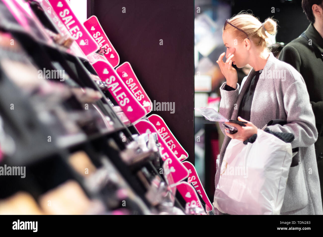 In store testing hi-res stock photography and images - Alamy