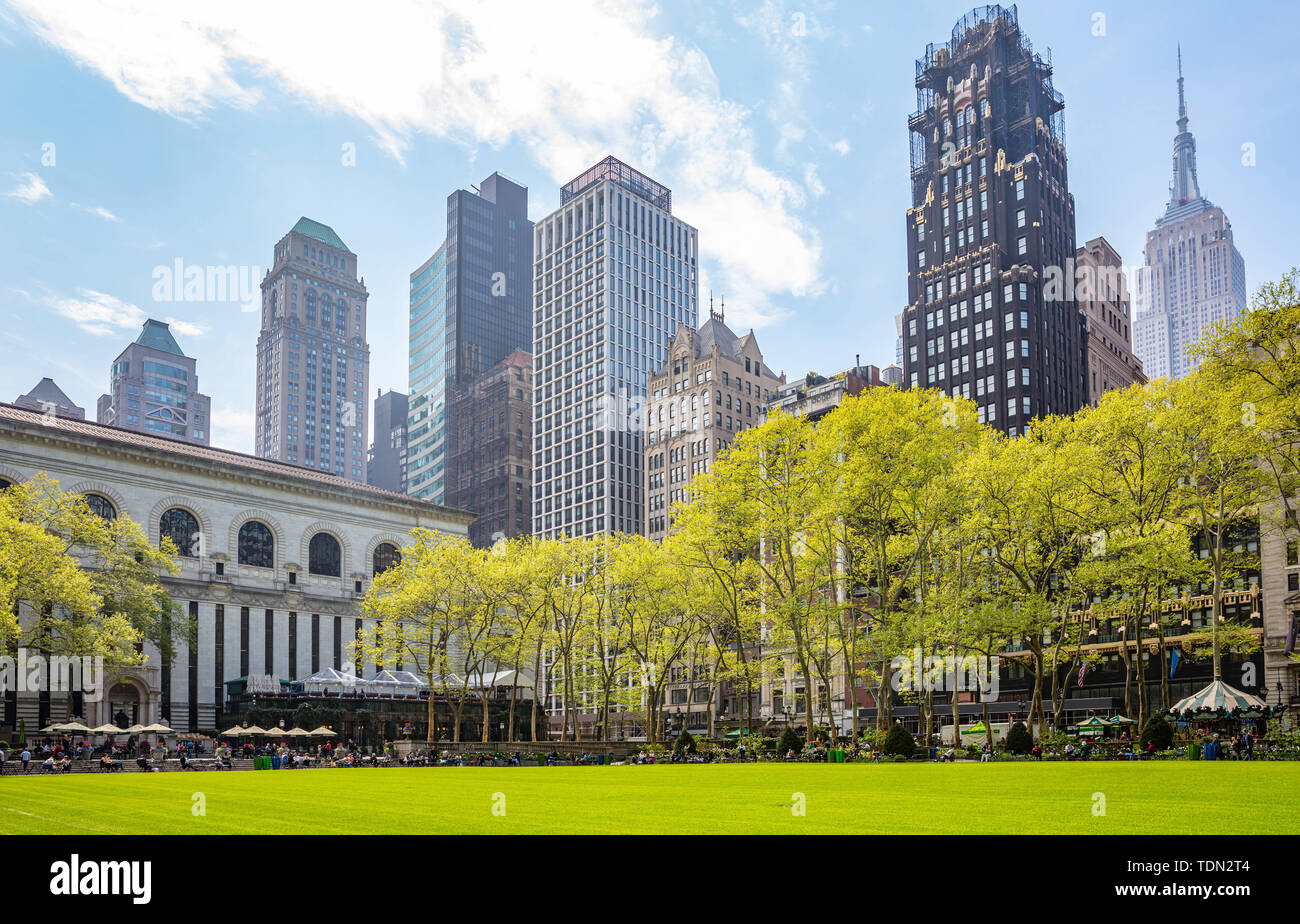 New York, Manhattan, Skyline view from Bryant park, springtime ...