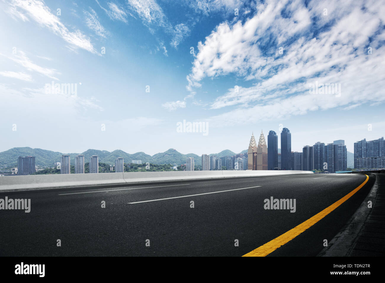 Long expressway and transportation system hi-res stock photography and ...