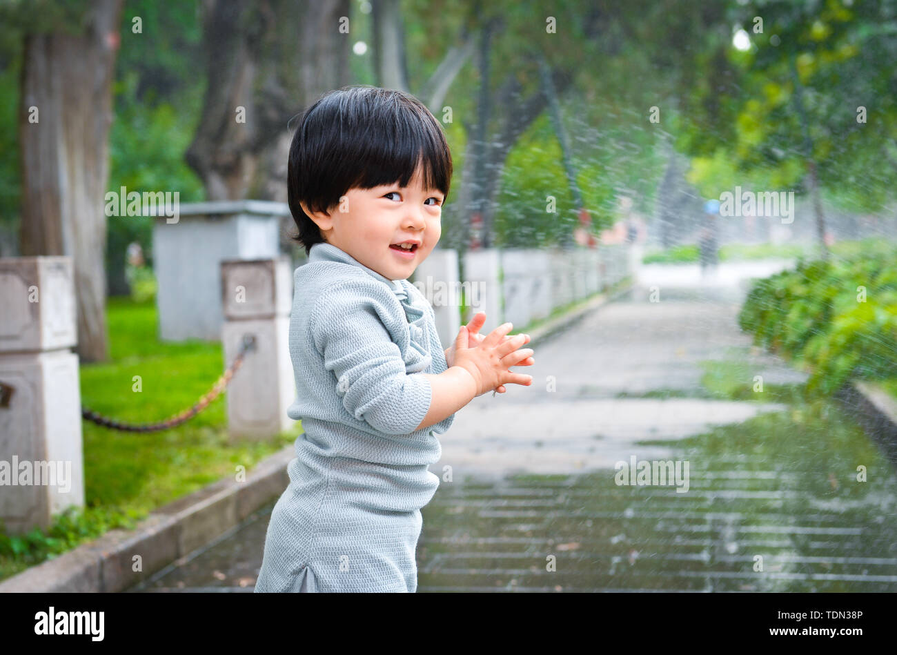 Chinese cheongsam children hi-res stock photography and images - Alamy