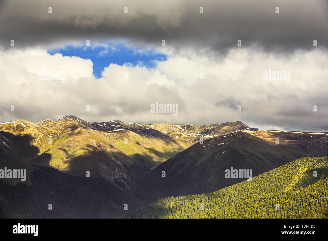 Scenery of Yingzhi Lulang Linhai in Tibet Autonomous Region Stock Photo ...