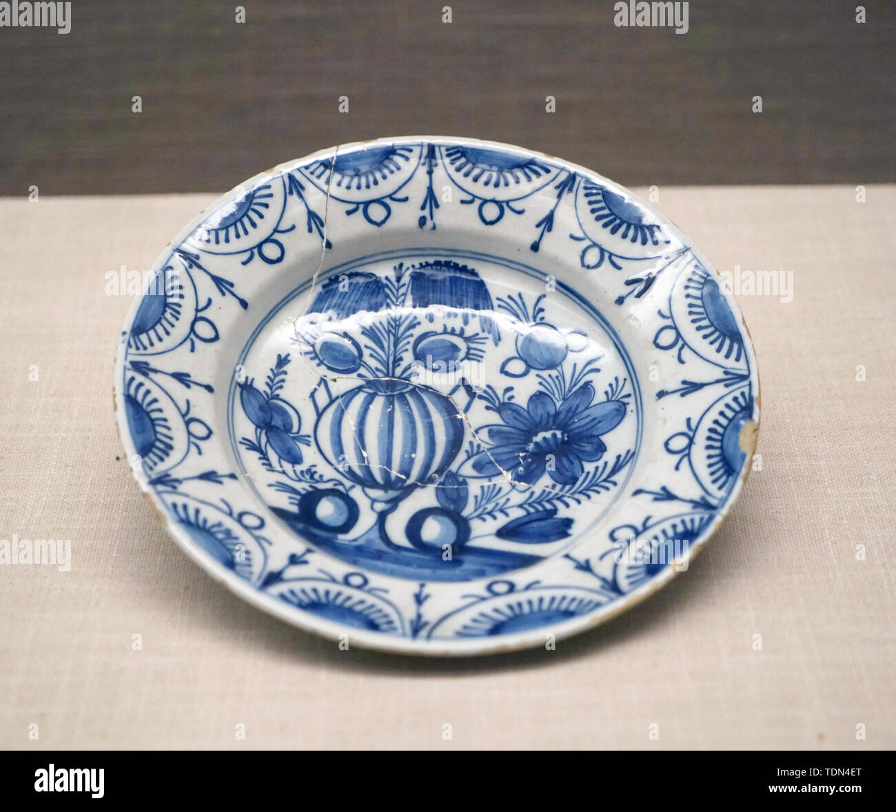Ming Dynasty porcelain Stock Photo - Alamy