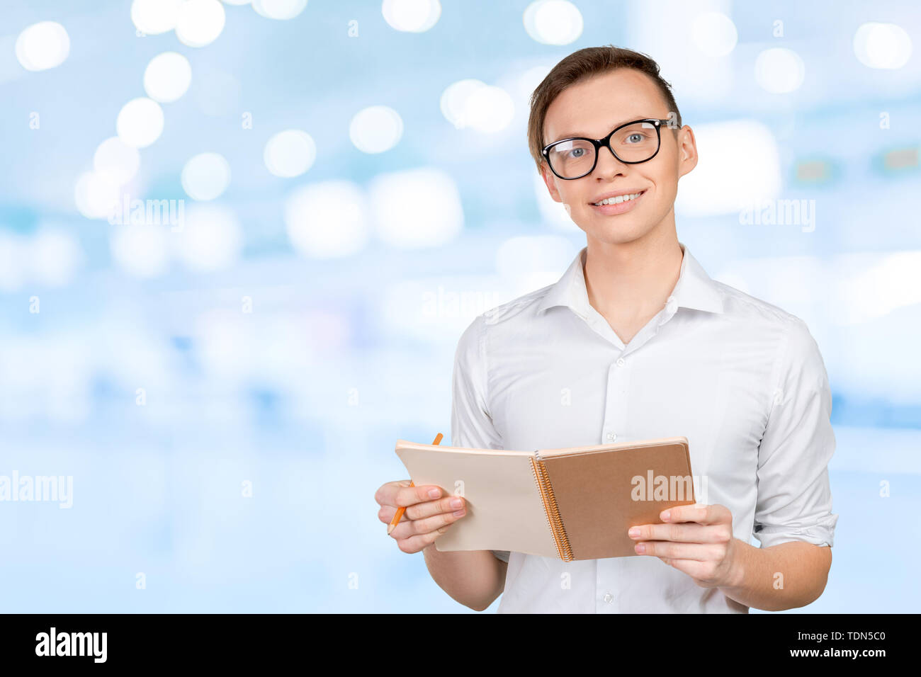 Handsome thoughtful man reading a note Stock Photo - Alamy