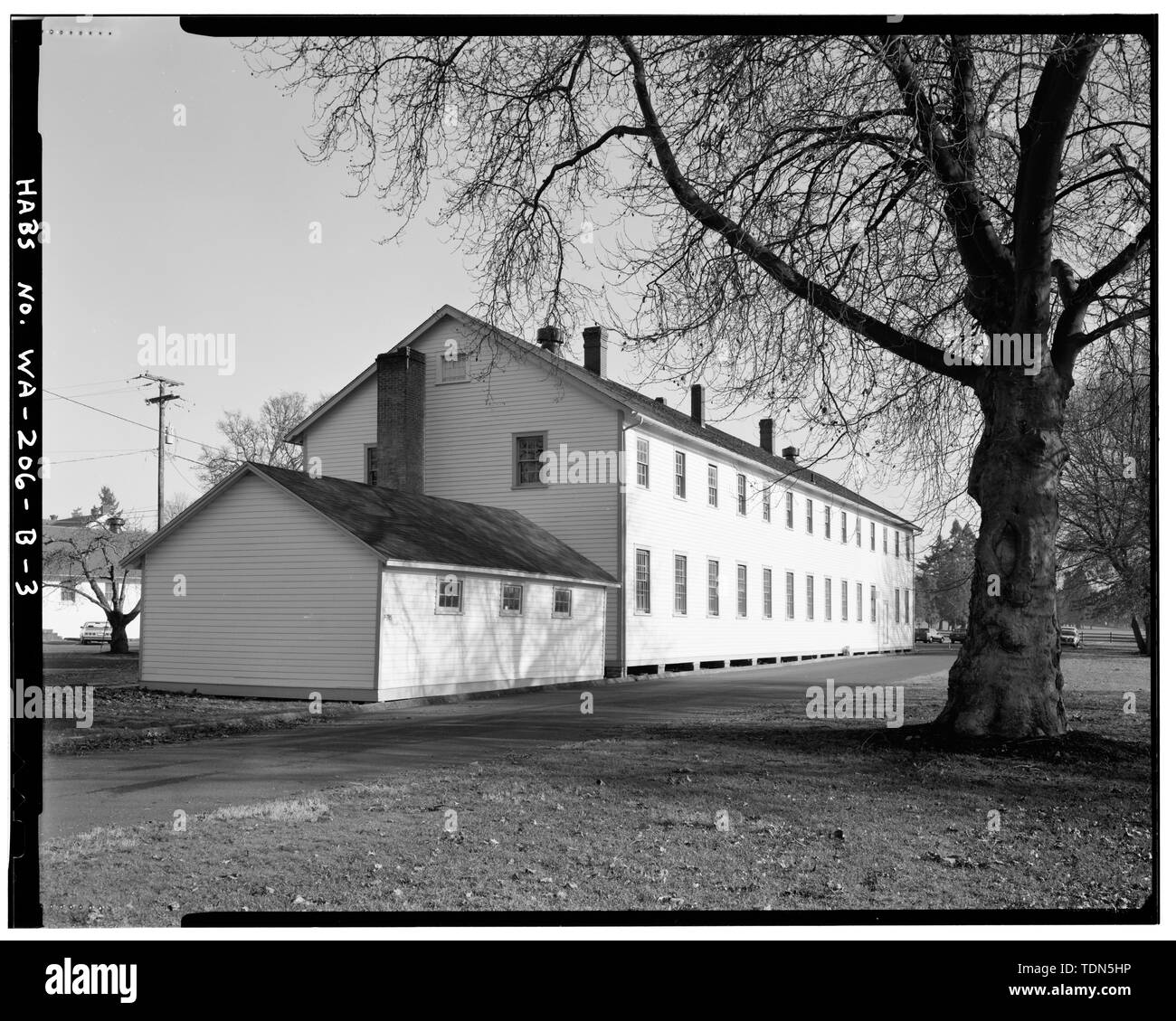 Perspective view of SW corners of Storage Building No. 786 (foreground ...
