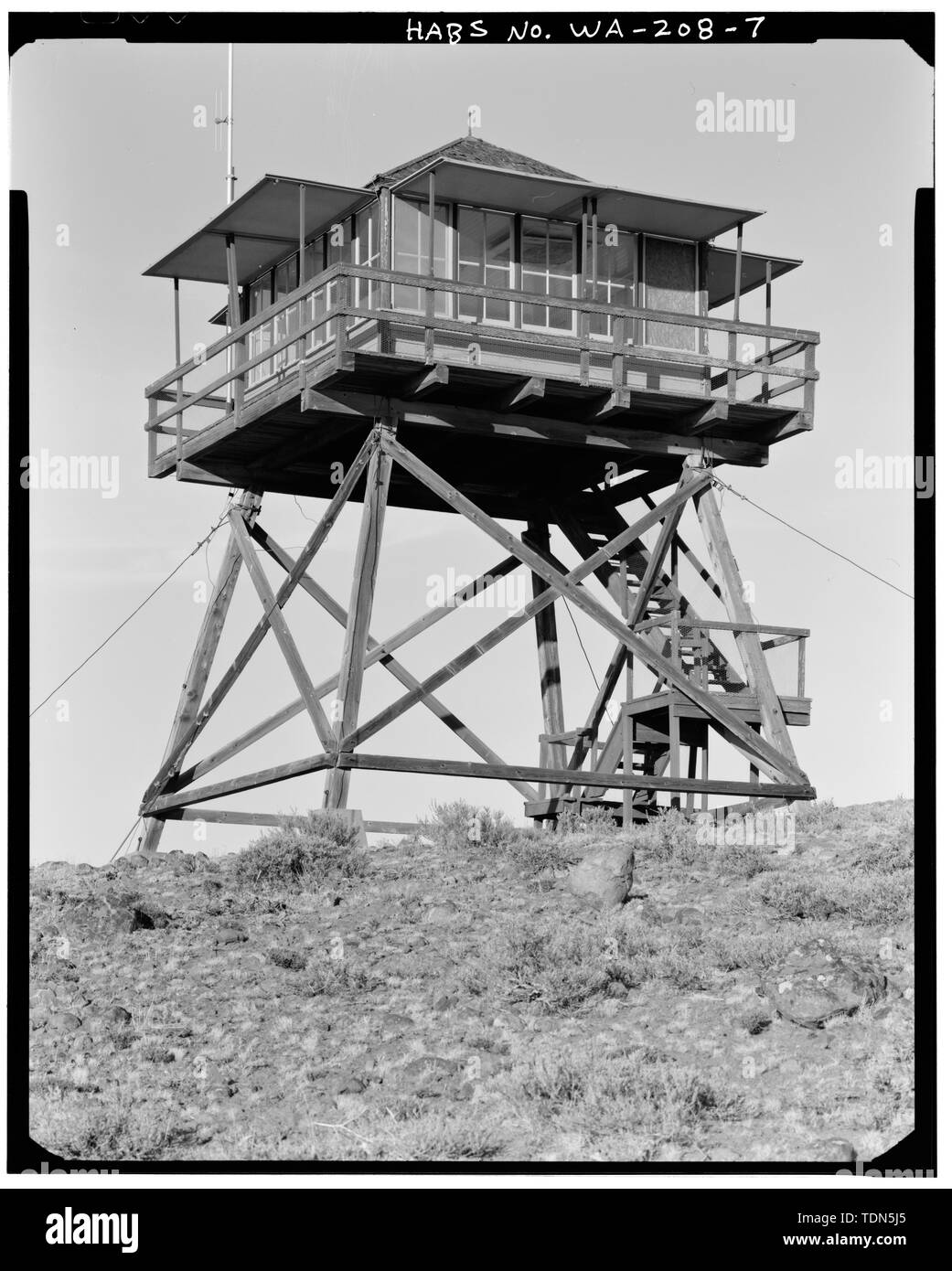 Perspective view of SW side. - Badger Mountain Lookout, .125 mile ...