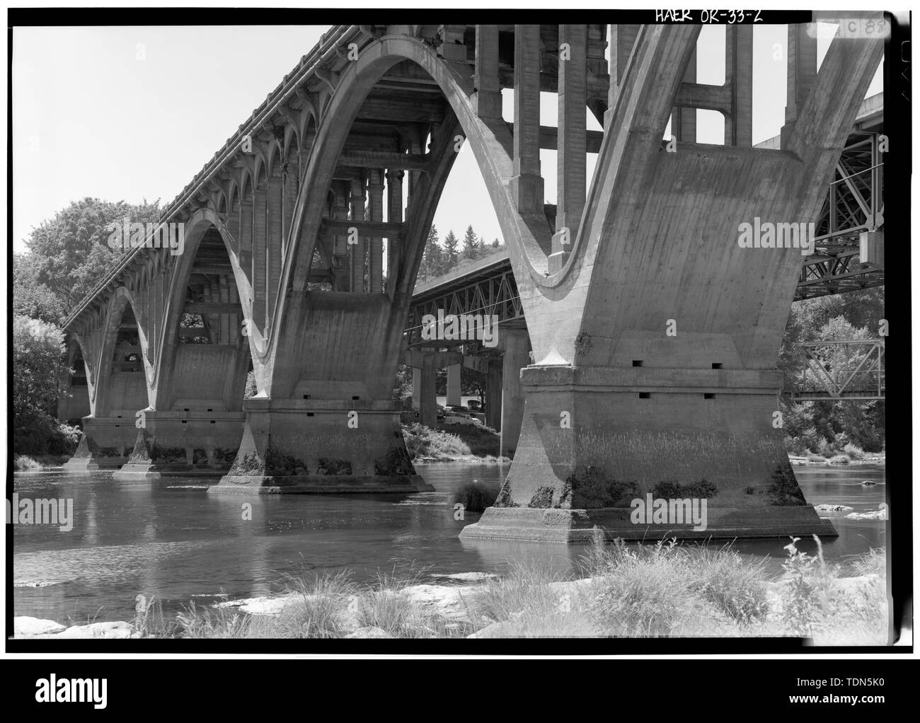 Umpqua river bridge hi-res stock photography and images - Alamy