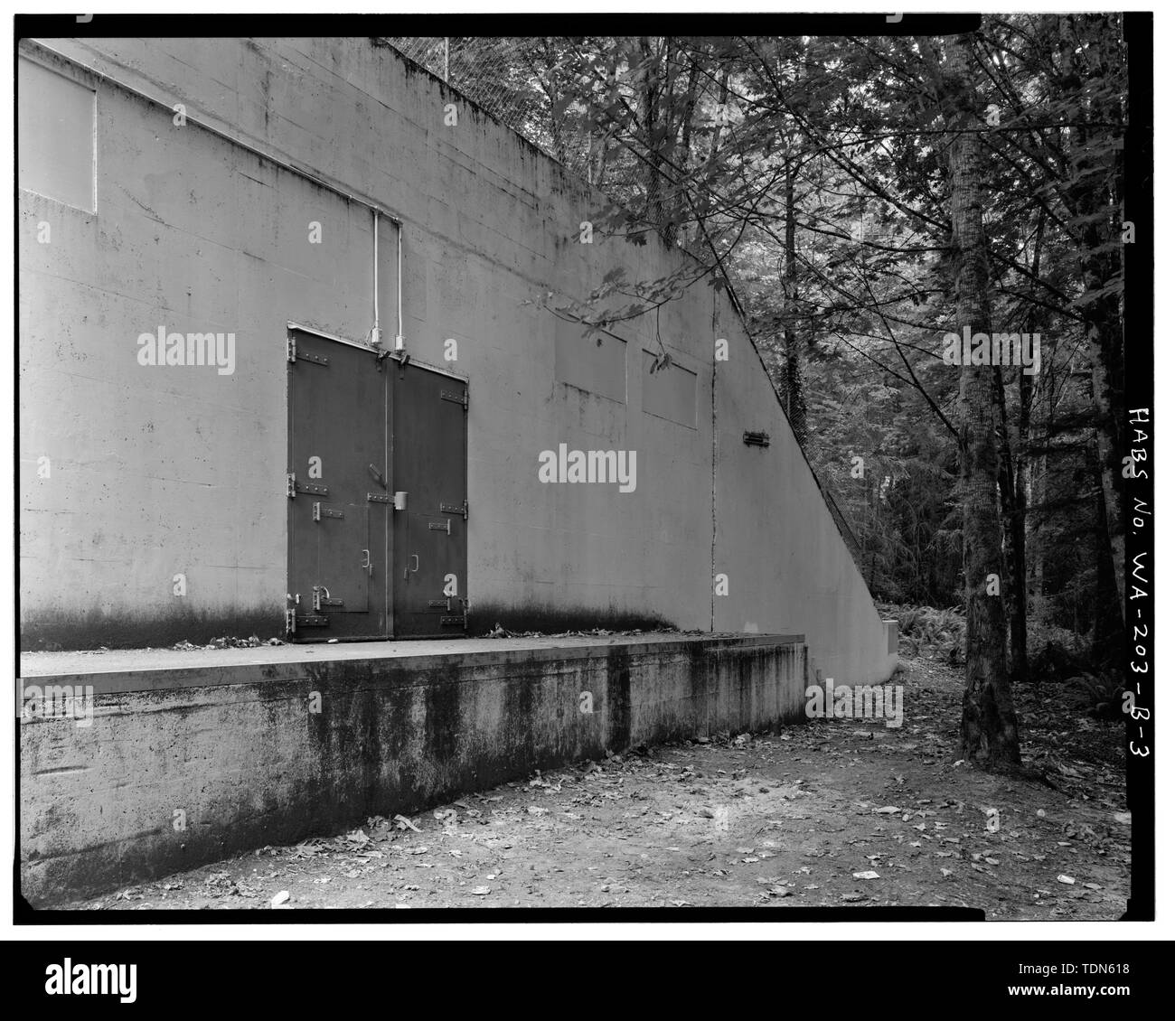 Perspective view of north end of Bunker 103 showing north set of steel ...