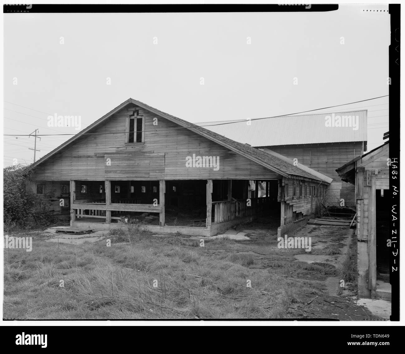 View buildings on edge Black and White Stock Photos & Images - Alamy