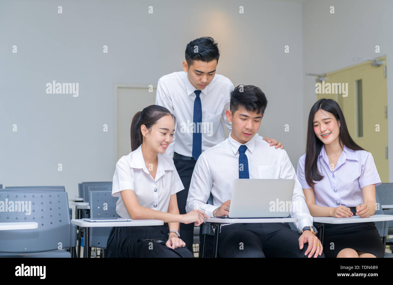 Tablet classroom uniform students hi-res stock photography and images ...