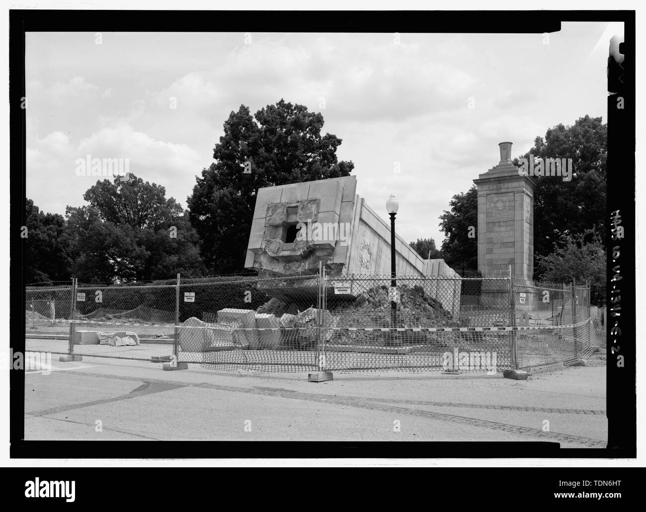 Perspective view of the plinth - Arlington National Cemetery, Columns ...