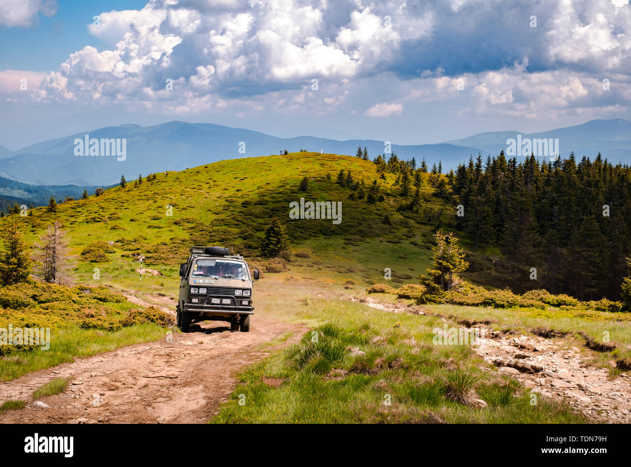 Vintage Volkswagen minivan on the Romanian mountains off road, Cindrel ...