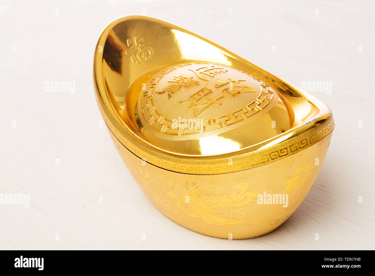 Chinese ancient currency golden ingot hi-res stock photography and ...