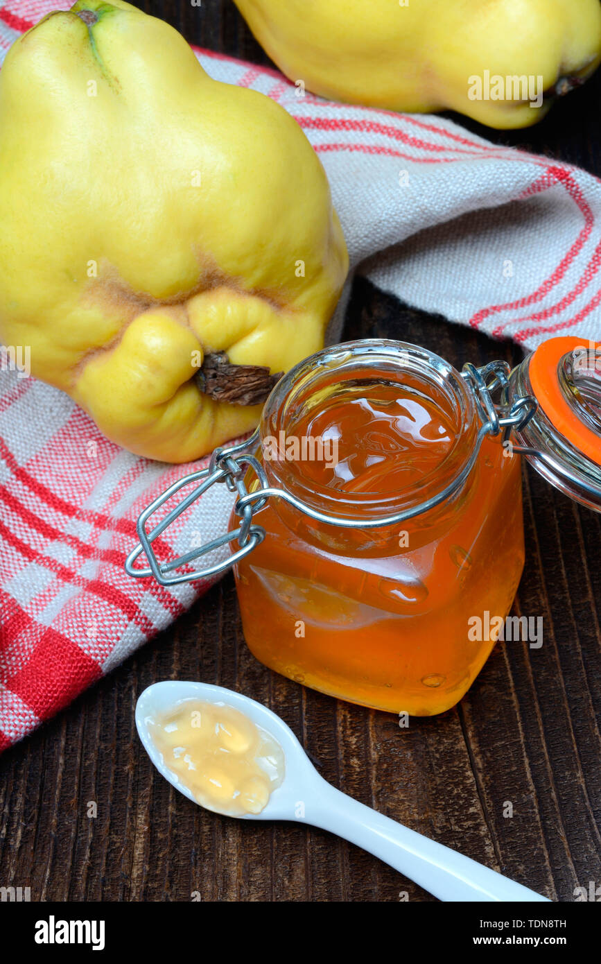 Quitten hi-res stock photography and images - Alamy