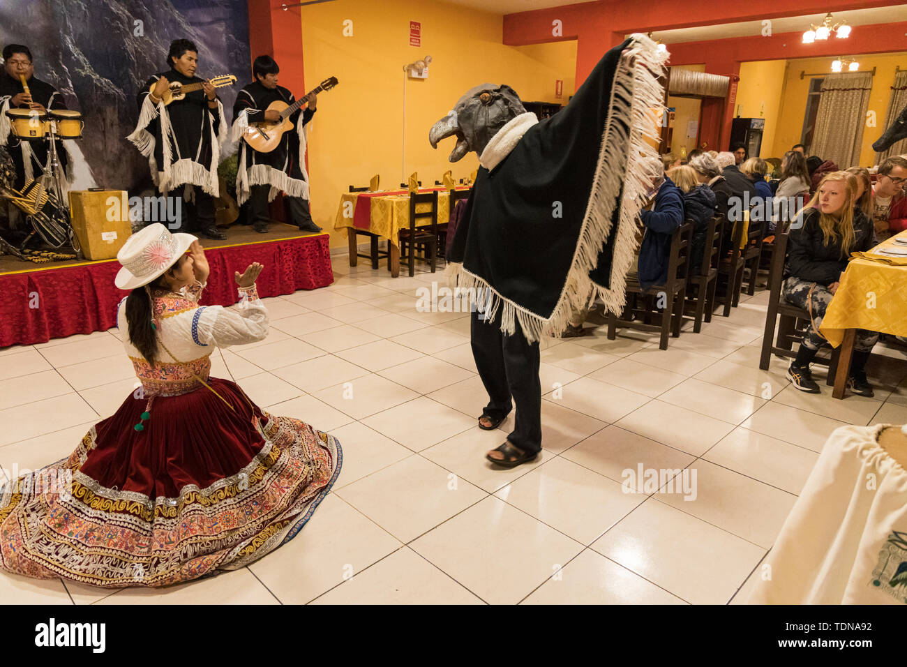 Latin american folk dance hi-res stock photography and images - Alamy