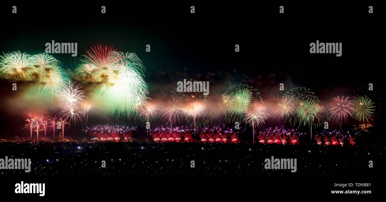 Cross strait hi-res stock photography and images - Alamy