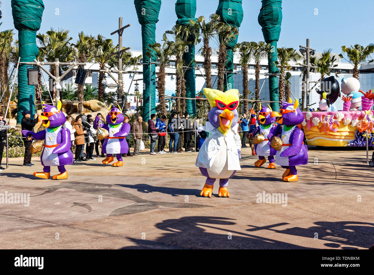 Shanghai Haichang Ocean Park float parade Stock Photo - Alamy