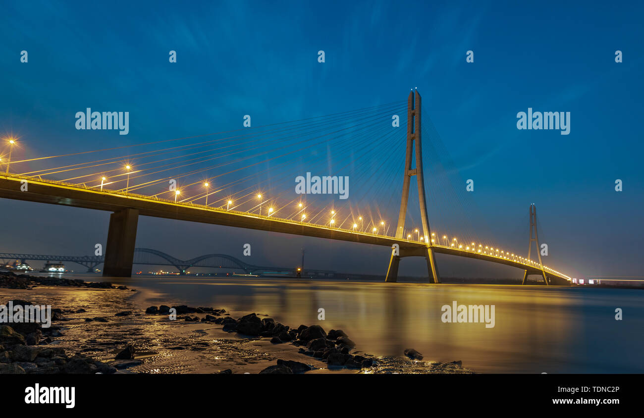 Nanjing yangtze river bridge bridge hi-res stock photography and images ...