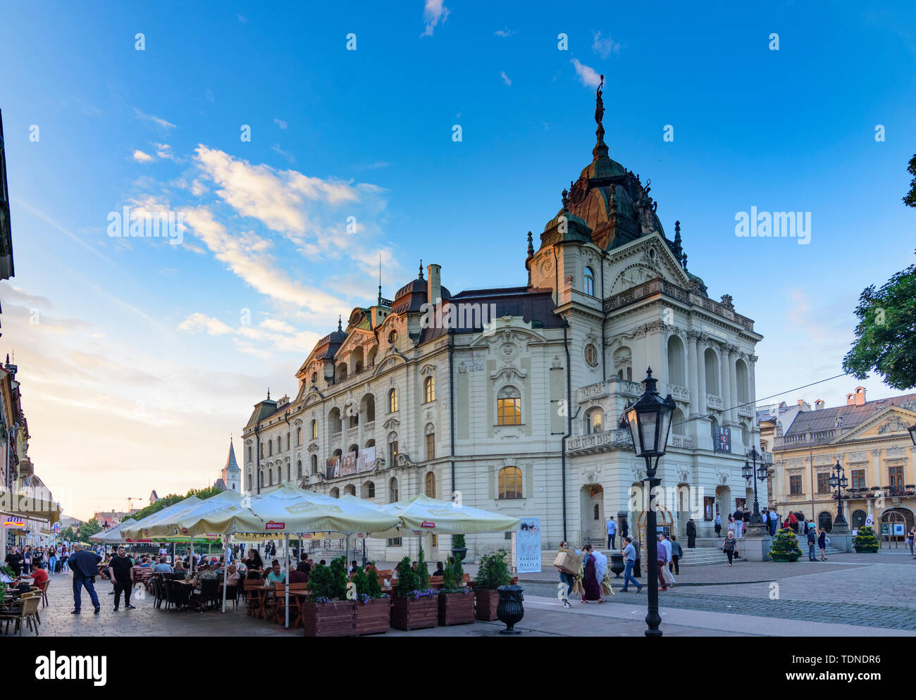 Kosice (Kaschau): main square Hlavna, State Theatre (right) in ...