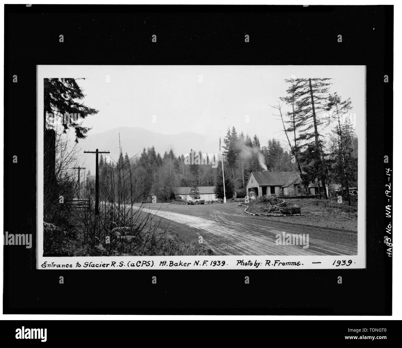 Service station garage in historic Black and White Stock Photos ...