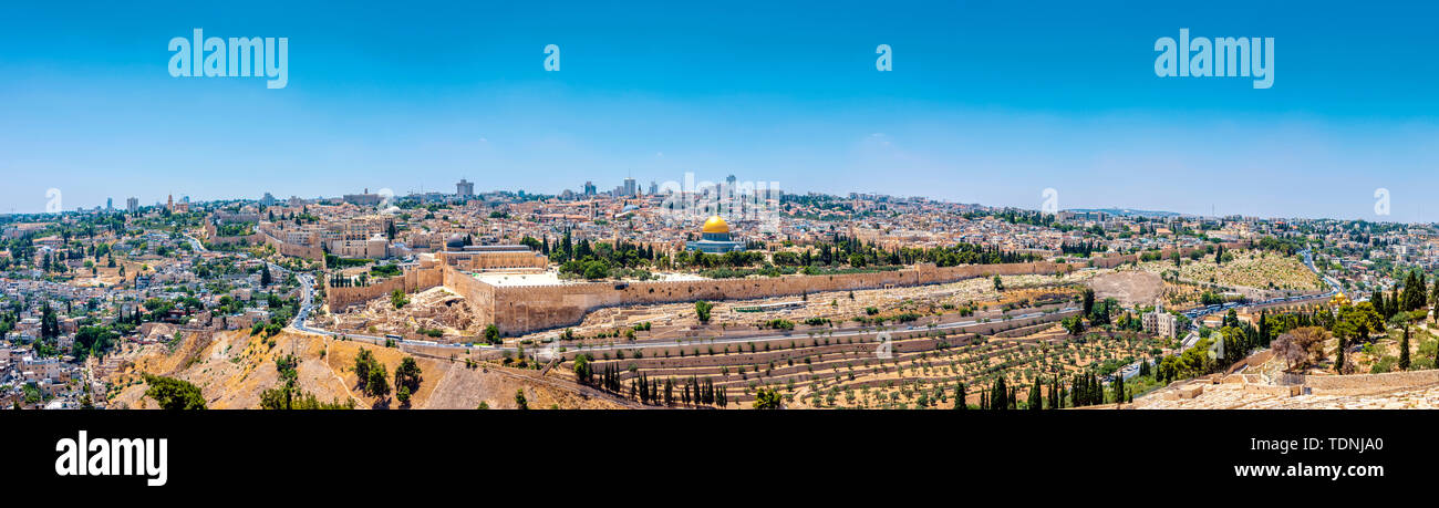 Temple mount and golden top mosque hi-res stock photography and images ...